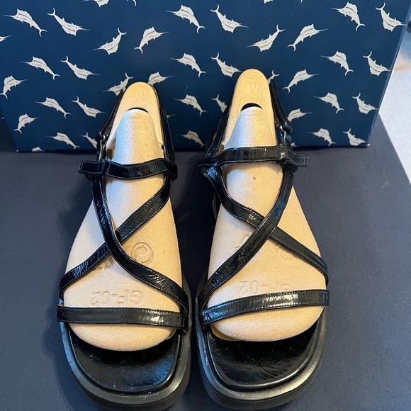 Taryn Rose | Shoes | Taryn Rose Womens Taylor Black Patent 5 M Sandals ...